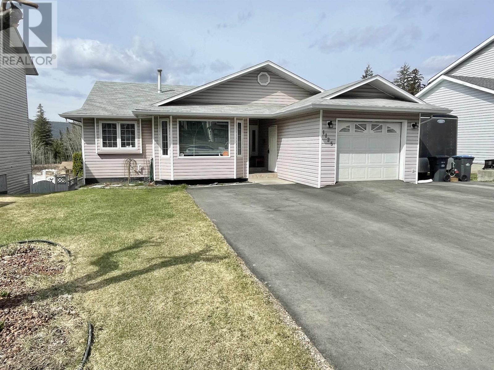 1135 Midnight Drive, Williams Lake House For Sale : MLS# r2771254 | Ovlix 1135 Midnight Drive, Williams Lake House For Sale : MLS# r2771254 | Ovlix