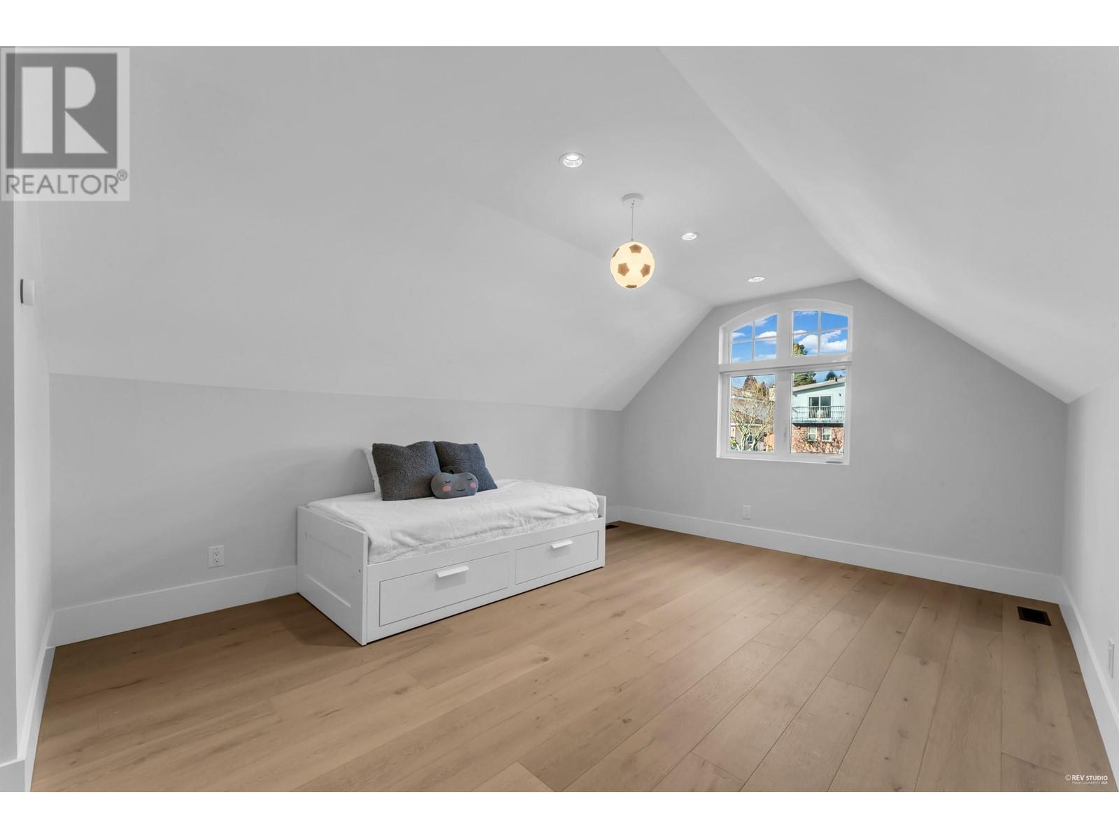 6188 LOCHDALE STREET, Burnaby, BC V5B 2M5 | MLS#R2843224