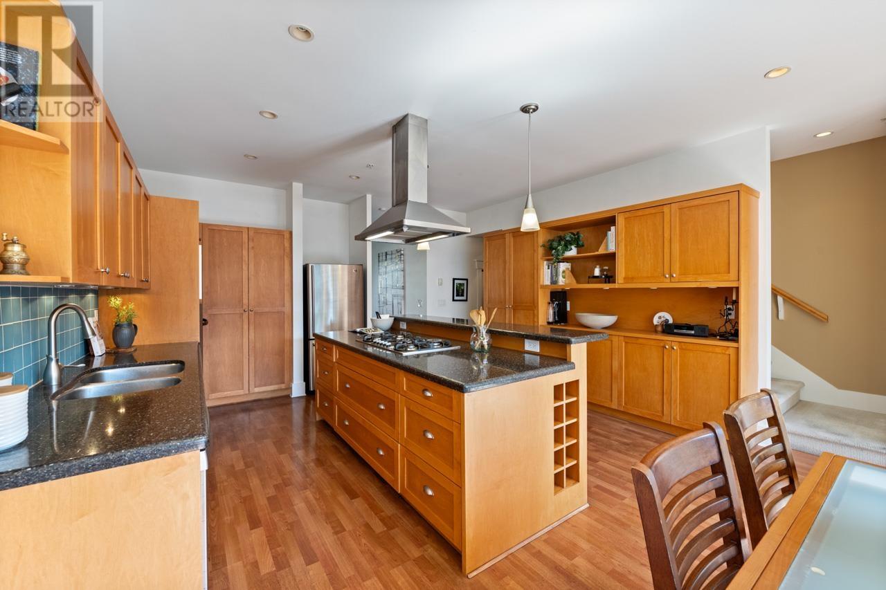 136 E 26th Avenue, Vancouver, British Columbia V5V 2G9 (26753611 ...