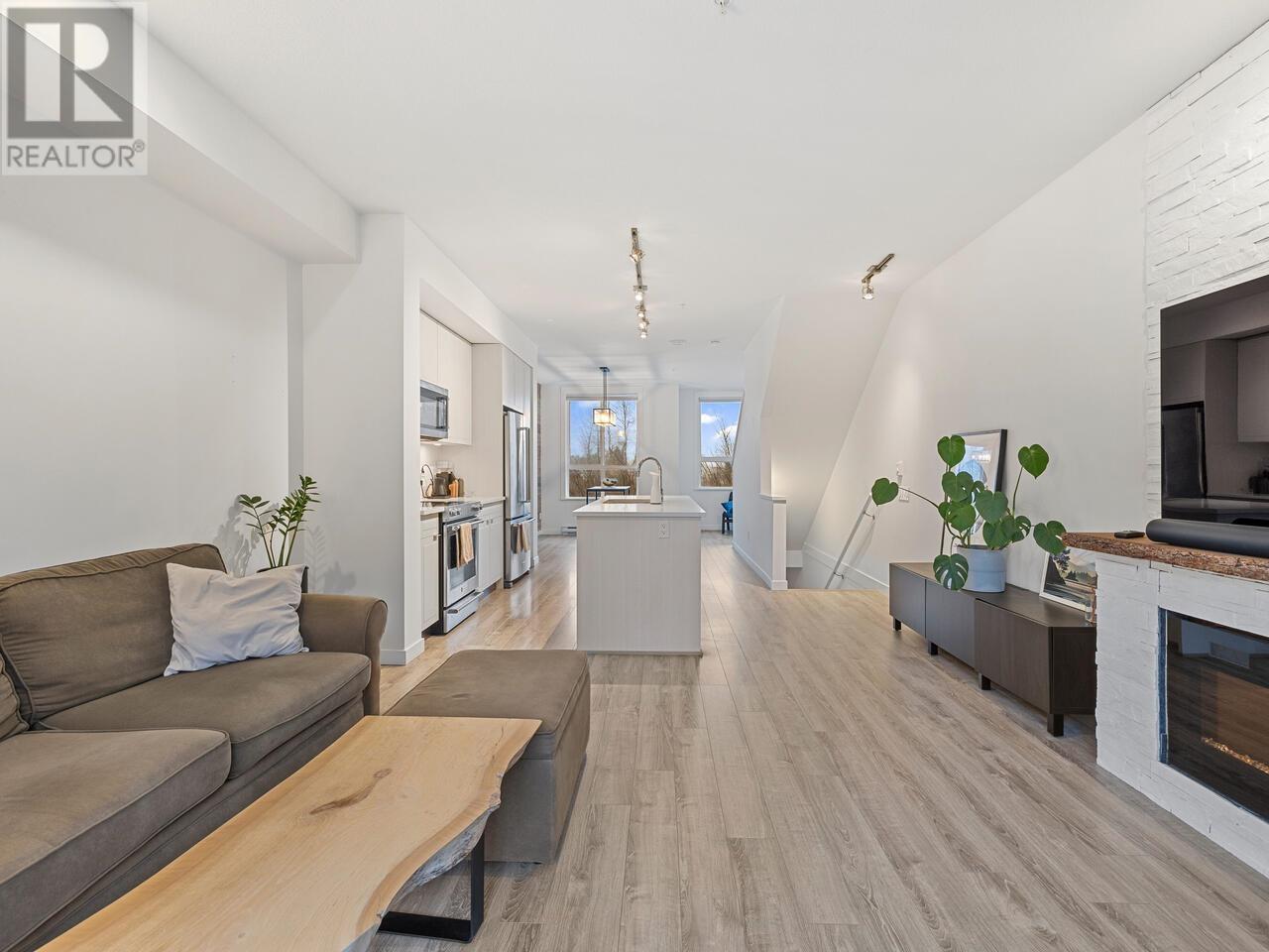 98 2380 RANGER LANE, Port Coquitlam, British Columbia - One Percent ...