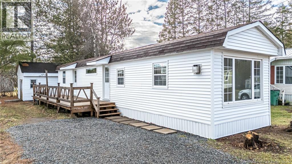 184 Moore Street, Lincoln, New Brunswick E3B 8L8 (29173870 ...