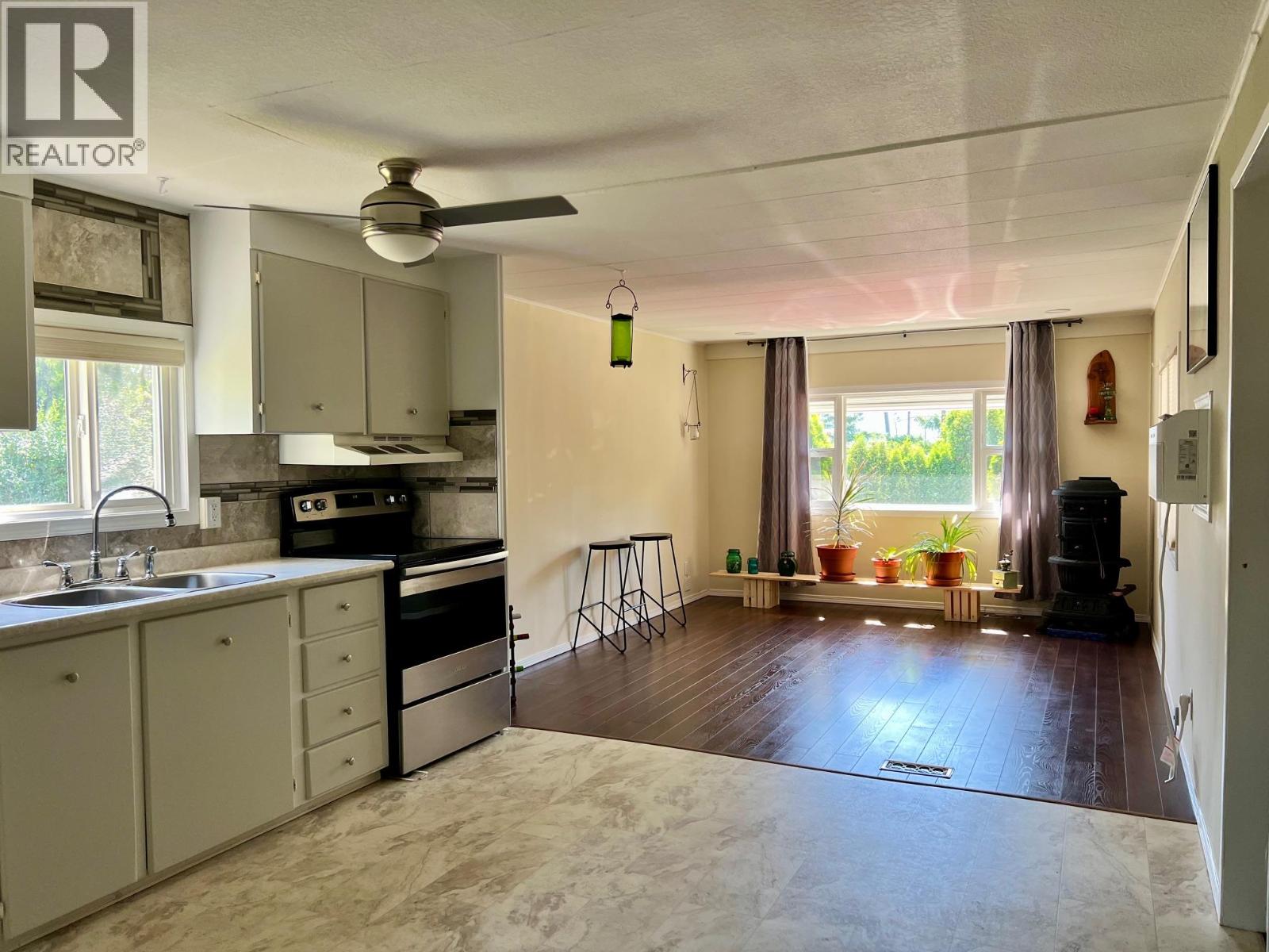 Creston Manufactured Home for sale: 2 bedroom 1,050 sq.ft. (Listed 2026 ...